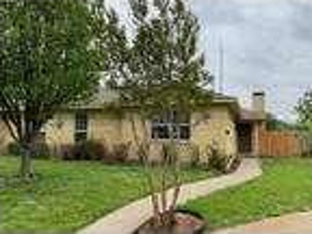 3 Bedroom 2 Bath In Fort Worth TX 76132
