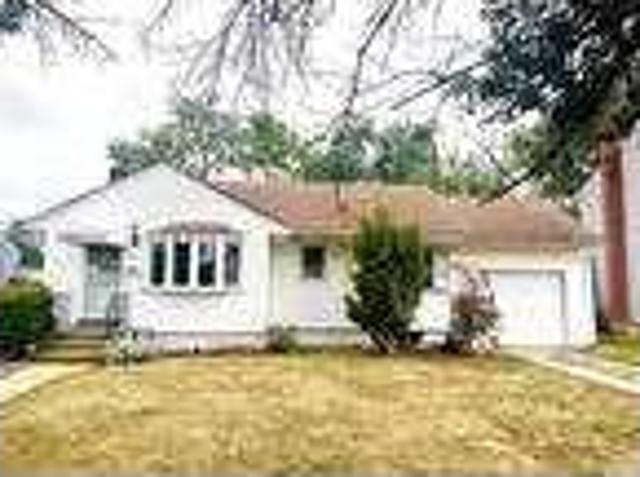 3 Bedroom 2 Bath In Hicksville New York 11801