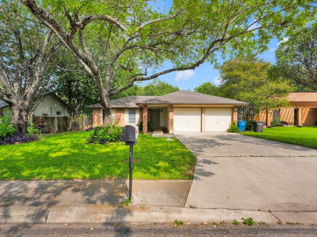 3 bedroom 2 bath in the well sought subdivision of Great Northwest!