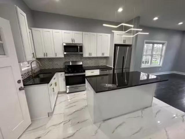 3 Bedroom 2 Bath Townhouse in Elizabeth NJ 158 Westfield Av.