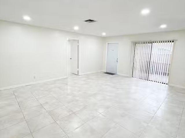3 bedroom 2 bath updated villa townhome with your private encl.