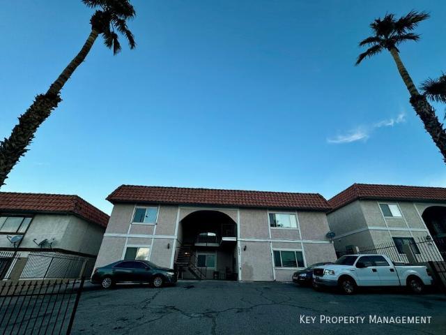 3 BEDROOM 2 BATH, UPSTAIRS UNIT, NO CAPRET, STAINLESS STEEL APPLIANCES, NEAR NELLIS AFB!