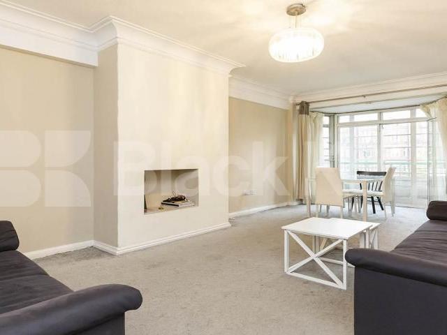 3 Bedroom, 2 bath, 1 reception Flat