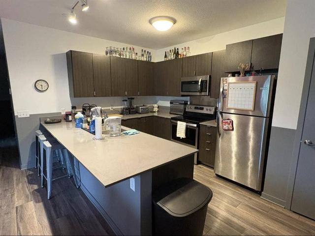 3 bedroom 2 bathroom, 700sq ft
