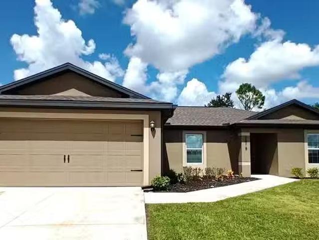 3 Bedroom 2 Bathroom 2 Car Garage in Cape Coral with Great Ame.