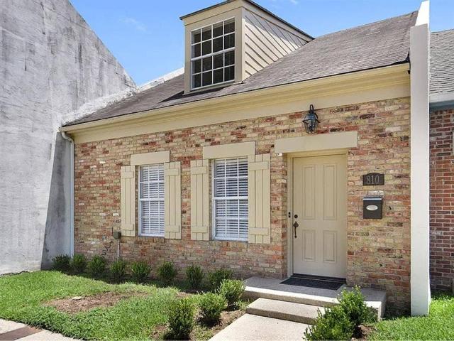 3 bedroom 2 bathroom town house!