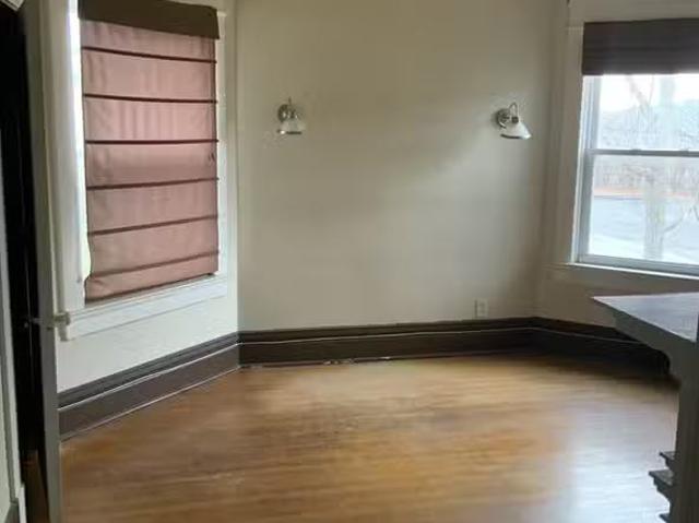 3 Bedroom 2 Bathroom Upstairs Apartment In New Castle Great.