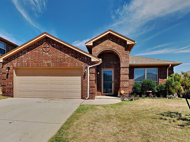 3 Bedroom 2 bathroom with Study in Yukon Schools