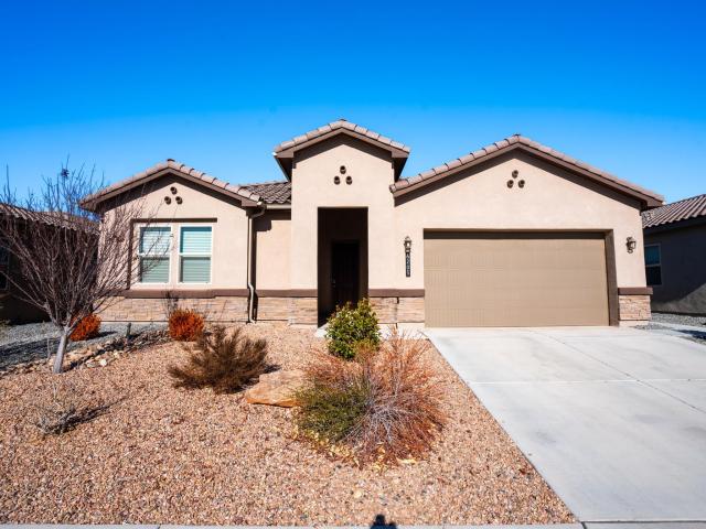 3 Bedroom 2 Bathroom with 2 Car Garage