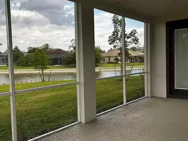 3 Bedroom 2 Bathroom Apartment In Fort Myers, modern classy fi.
