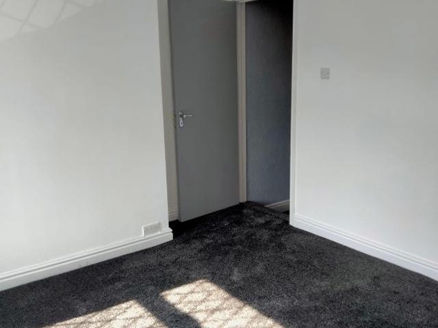 3 bedroom 2 bathroom close to city centre