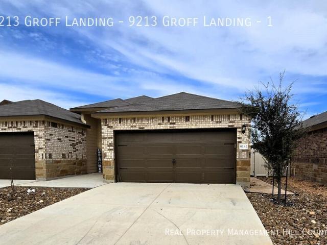 3 Bedroom, 2 Bathroom Duplex in a Cul de Sac Neighborhood