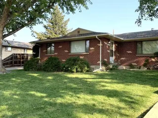 3 Bedroom 2 Bathroom Duplex In Great Golden Location 16281 W.