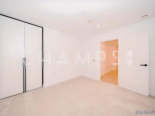 3 Bedroom 2 Bathroom Flat 32
