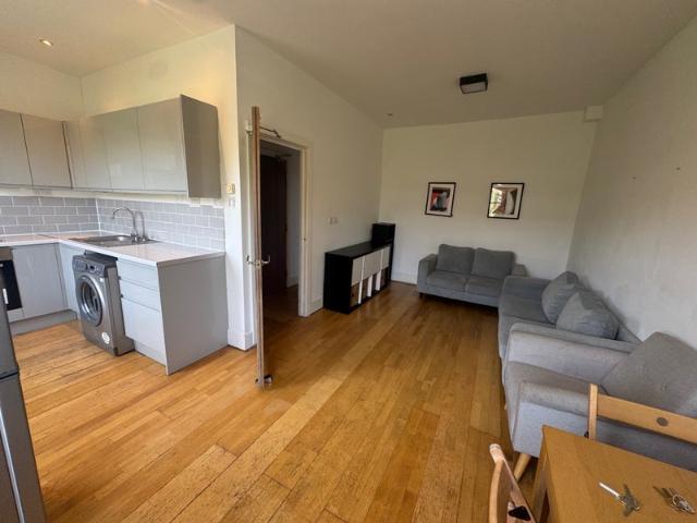 3 Bedroom, 2 Bathroom Mews House – Archway, N19