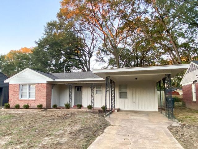 3 bedroom 2 bathroom near Quince and Perkins