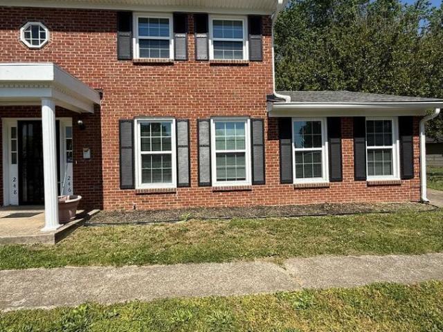 3 bedroom, 2 full bath duplex in the desirable Lansdowne area