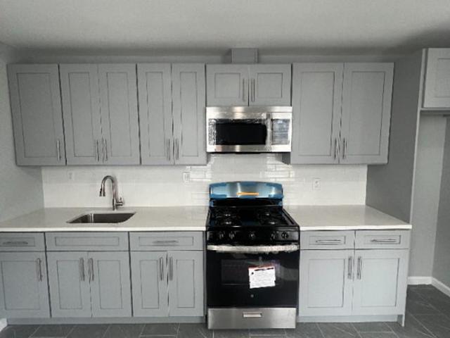 3 bedroom 2 full bathroom brand new renovated