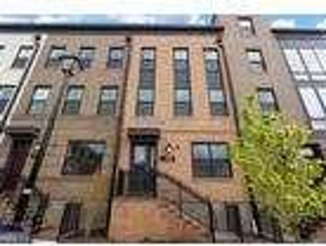 3 Bedroom 4 Bath In Alexandria VA 22314