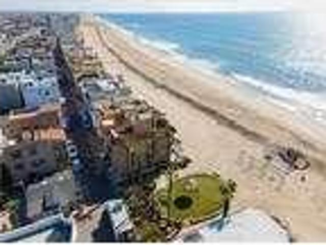 3 Bedroom 4 Bath In Surfside California 90740