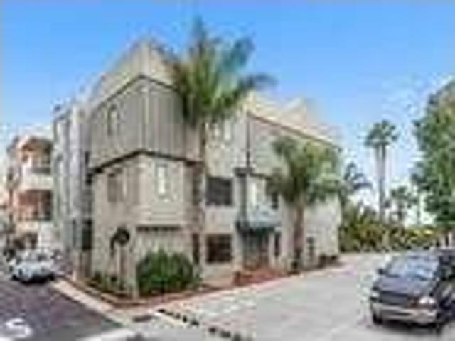 3 Bedroom 4 Bath In Surfside California 90743