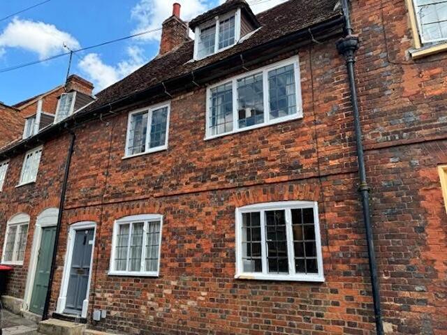 3 Bedroom Cottage To Rent In Silver Street, Newport Pagnell, Milton Keynes, MK16