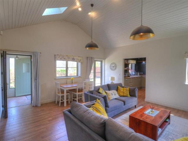 3 bedroom cottage to rent