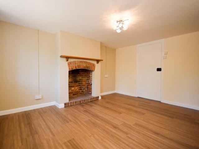 3 bedroom cottage to rent