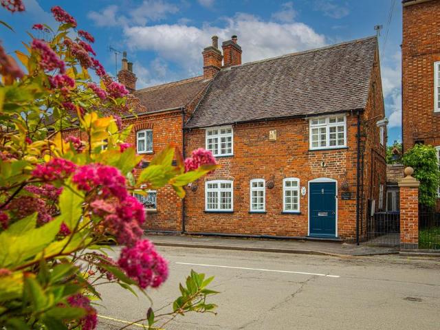 3 bedroom cottage for sale