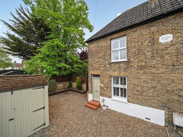 3 bedroom cottage for sale