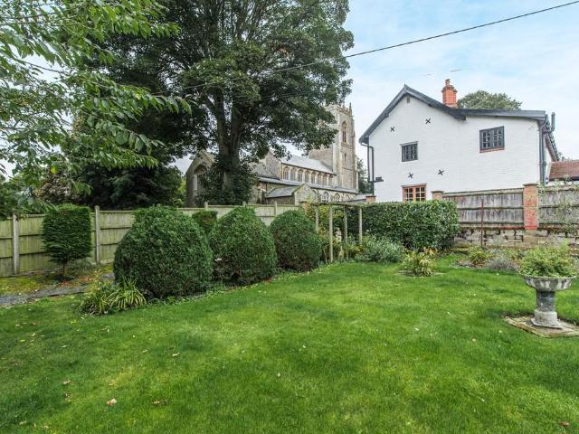 3 bedroom cottage for sale