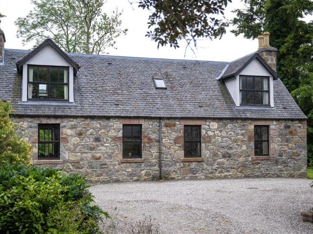 3 bedroom cottage for sale