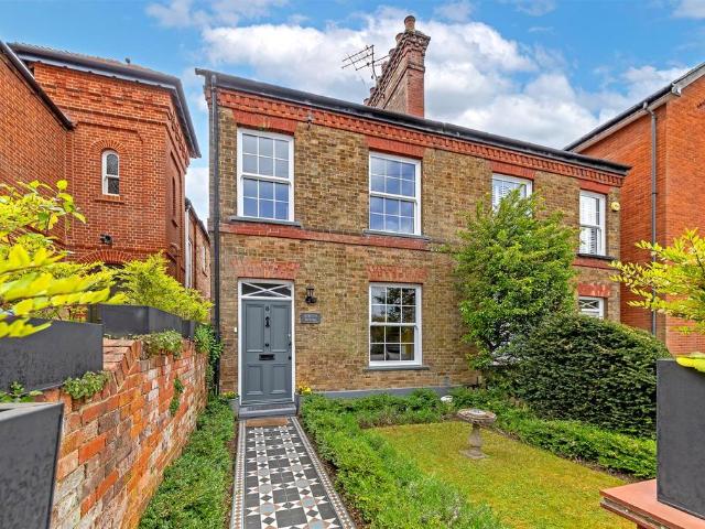 3 bedroom cottage for sale