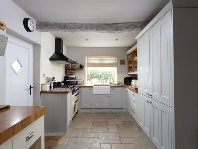 3 bedroom cottage for sale