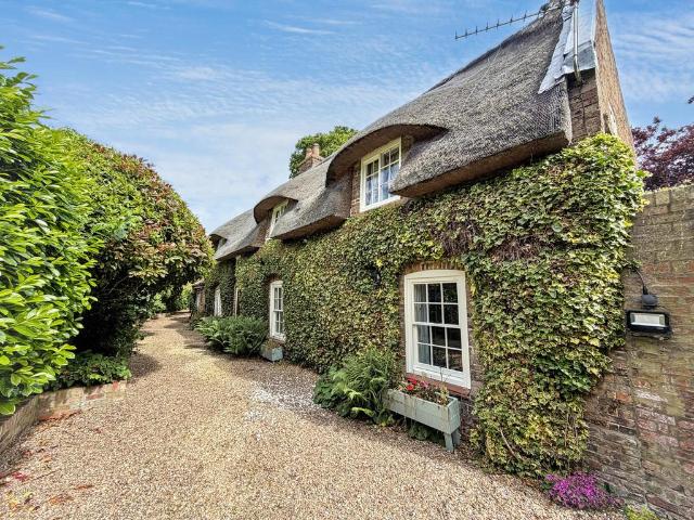 3 bedroom cottage for sale