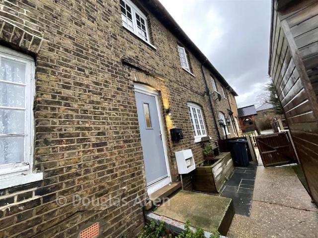 3 bedroom cottage for sale