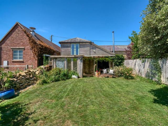 3 bedroom cottage for sale
