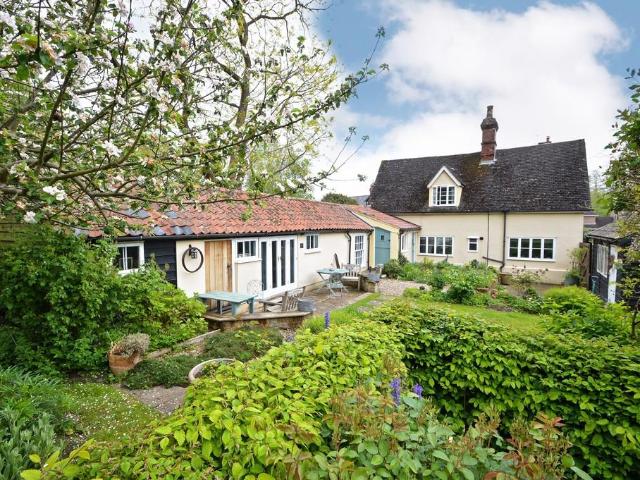 3 bedroom cottage for sale