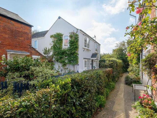 3 bedroom cottage for sale