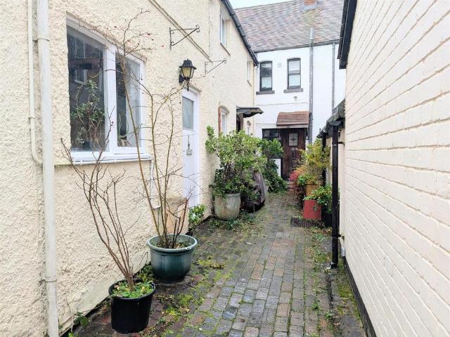 3 bedroom cottage for sale