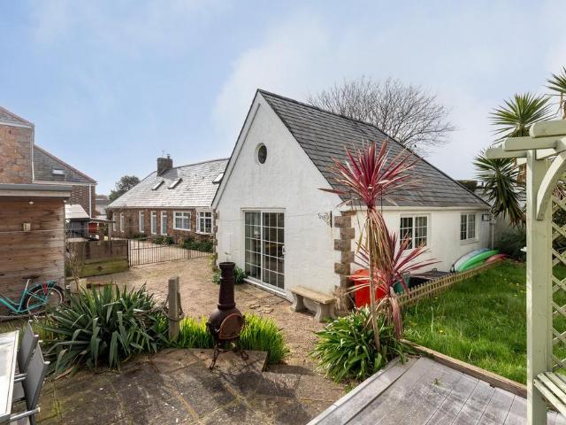 4 bedroom cottage for sale