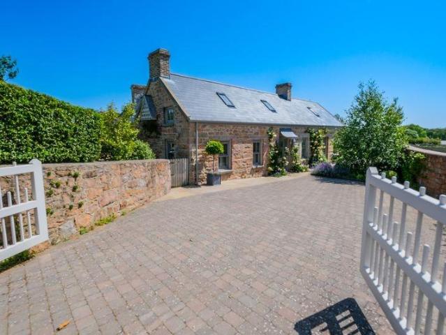 3 bedroom cottage for sale
