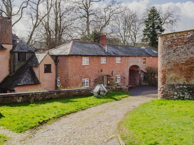 3 bedroom cottage for sale