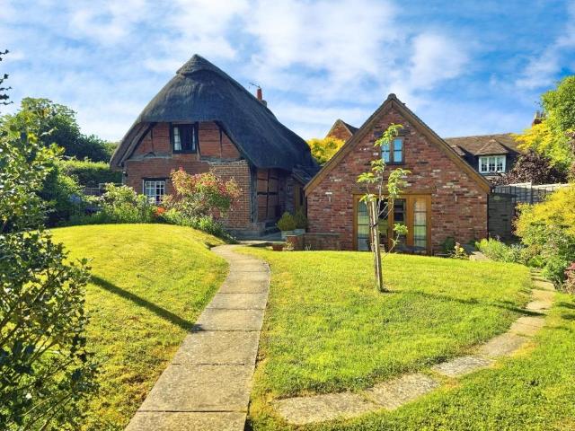 3 bedroom cottage for sale