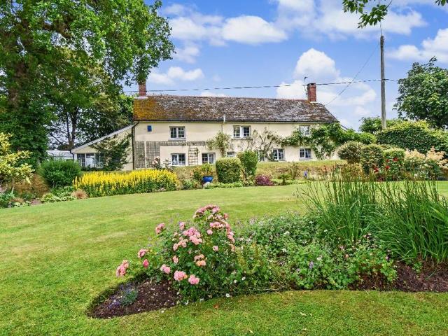 3 bedroom cottage for sale