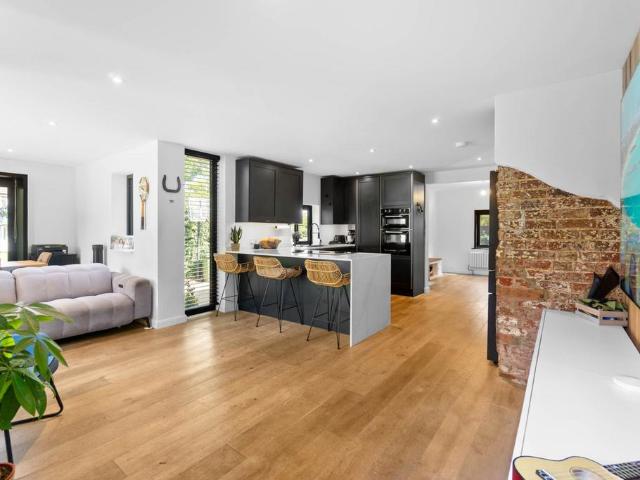 3 bedroom cottage for sale