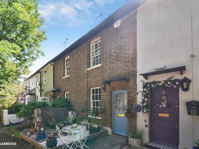 2 bedroom cottage for sale