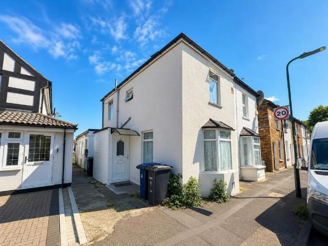 3 bedroom cottage for sale