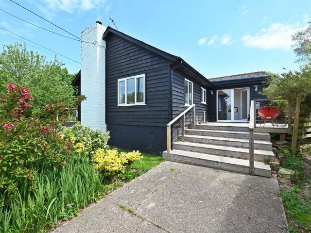 3 bedroom cottage for sale