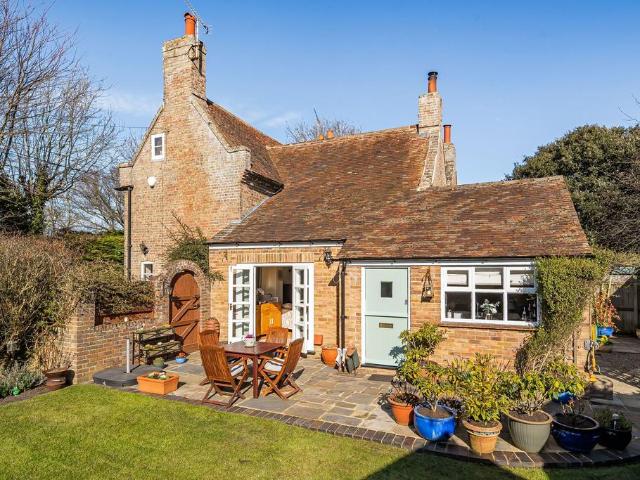 3 bedroom cottage for sale